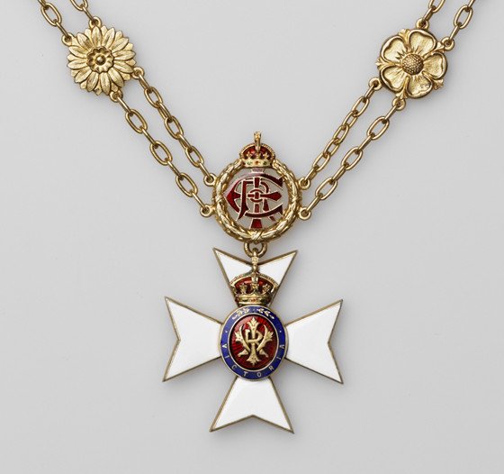 Queen sends Nicholas II's chain from Edward VII to Moscow • The Crown ...