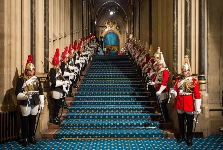 Spot the difference: the Household Divisions' uniforms • The Crown ...