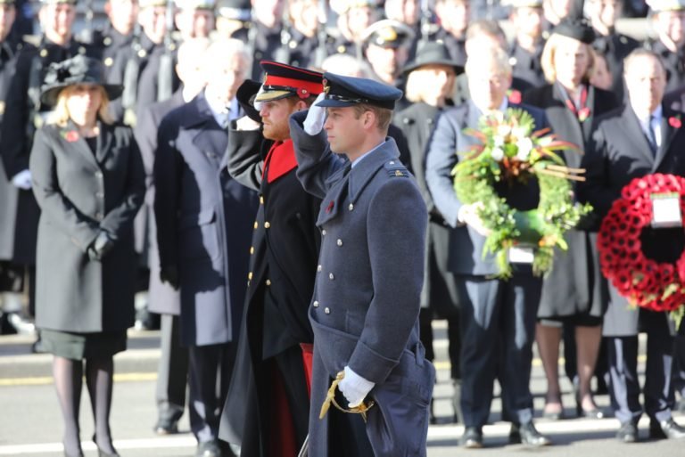 Remembrance Sunday service for Royal Family at the Cenotaph • The Crown ...