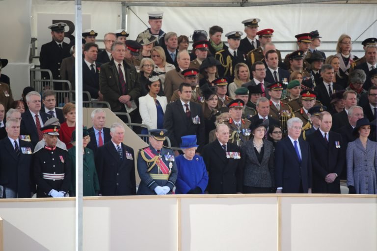 Queen leads Royal Family at Afghanistan & Iraq memorial • The Crown ...