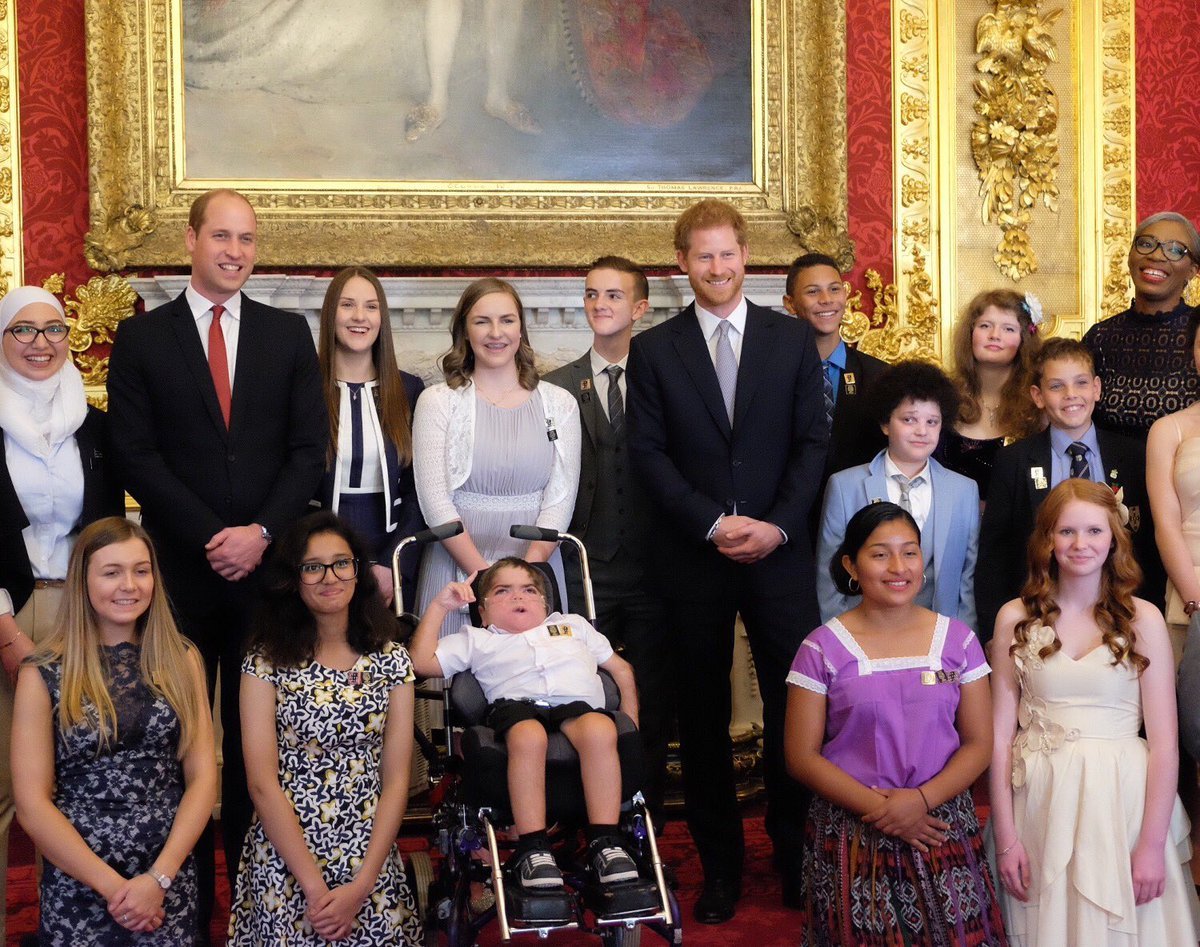 William and Harry present inaugural Legacy Diana Award • The Crown ...
