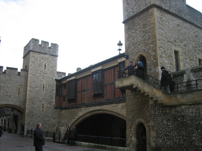 The Tower of London - 1000 long years as a royal palace • The Crown ...