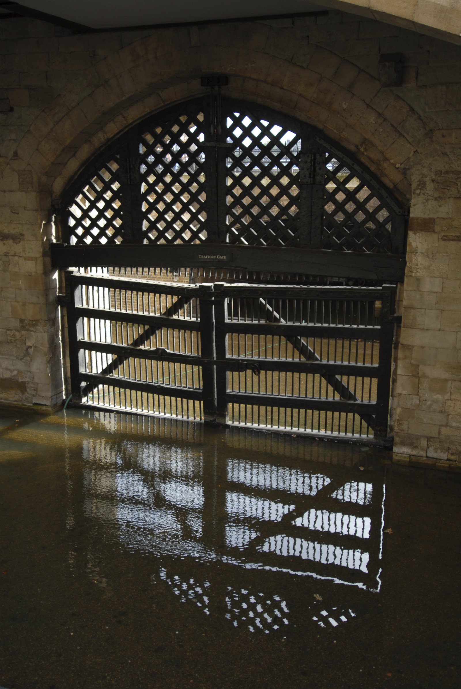 The Tower of London - 1000 long years as a royal palace • The Crown ...