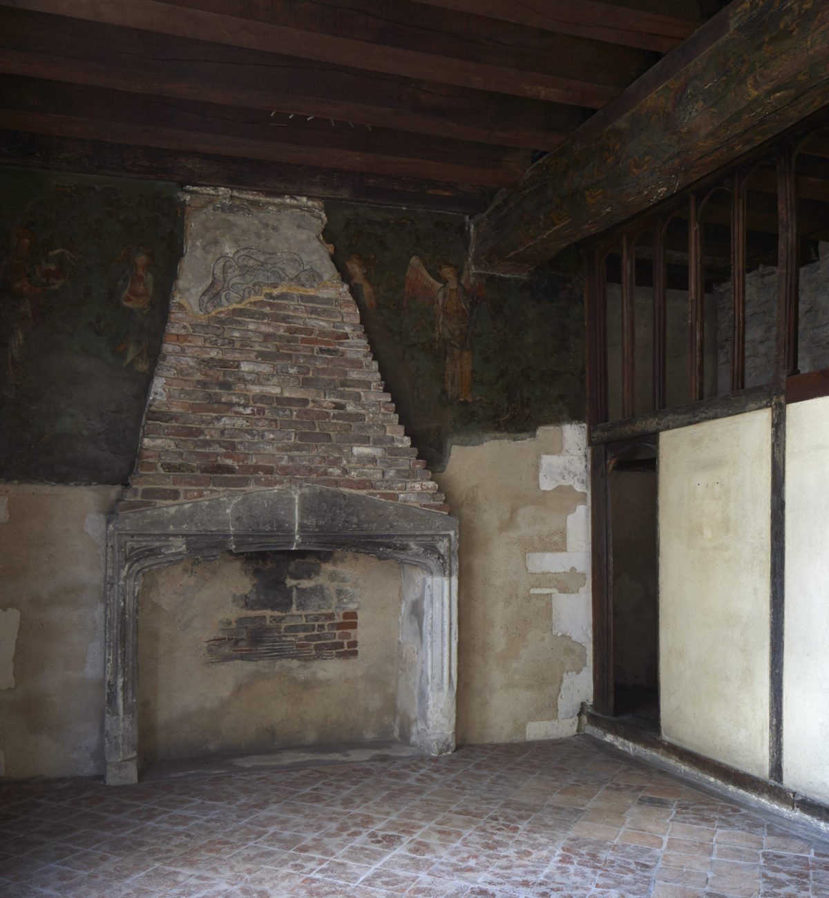 The Tower of London - 1000 long years as a royal palace • The Crown ...
