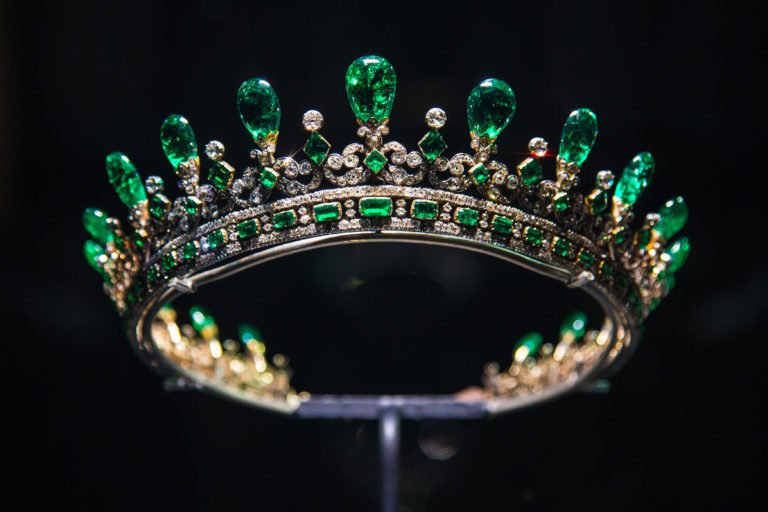 Victoria's emerald tiara from Albert & Fife tiara to go on display at ...