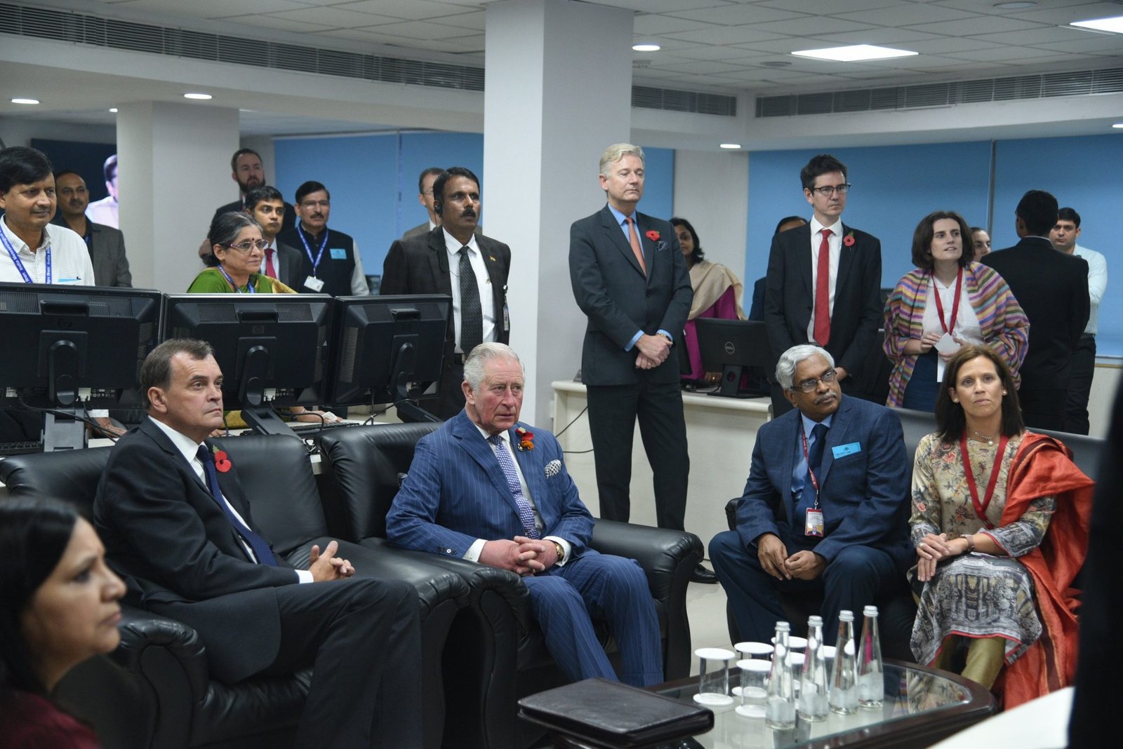 Prince Charles learns about weather detection & visits Sikh temple on ...