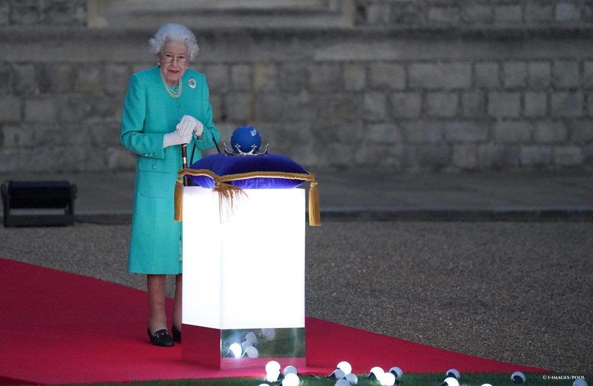 The Queen lights the Tree of Trees Beacon from Windsor Castle • The ...