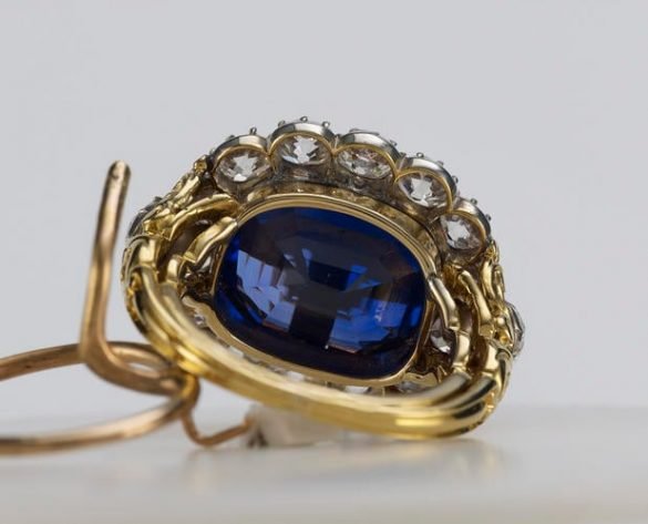 Tell me about...The Sovereign's Ring • The Crown Chronicles