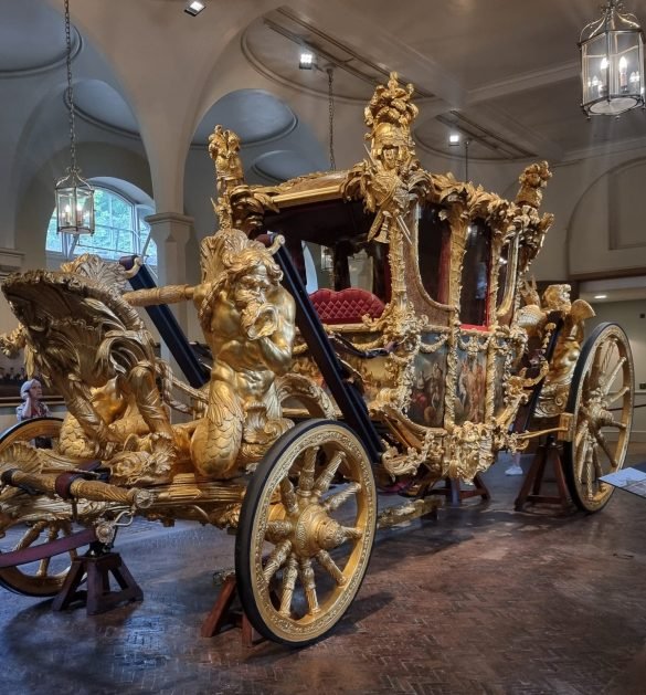 Tell me about... the Gold State Coach • The Crown Chronicles