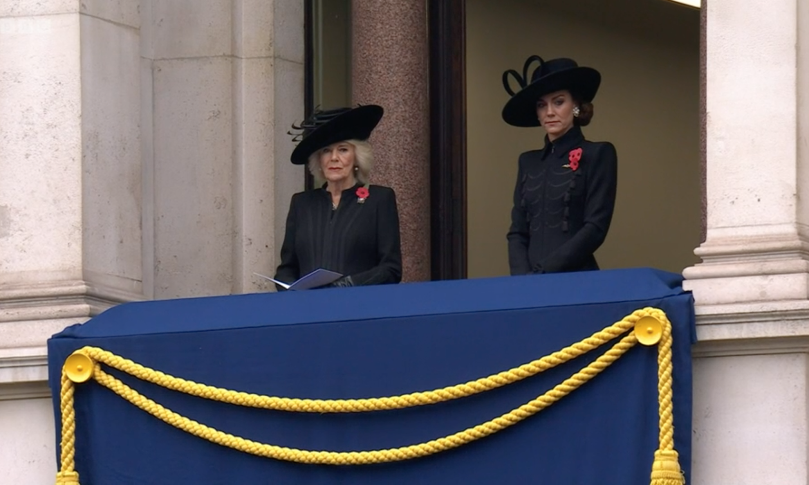 King Charles leads the nation in remembrance at the Cenotaph • The ...