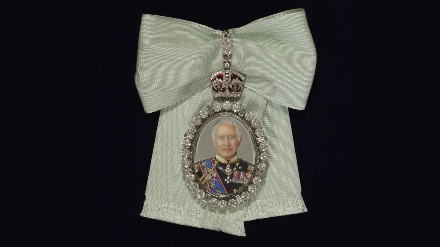 Tell me about...the Royal Family Order of Charles III • The Crown ...