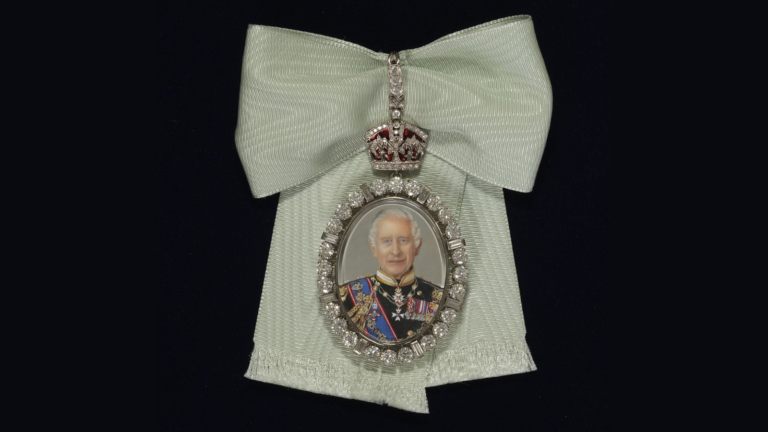 Tell me about...the Royal Family Order of Charles III • The Crown ...